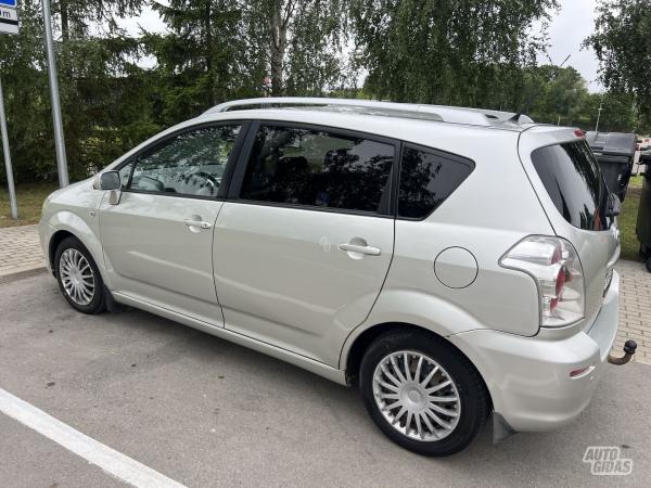 Toyota Corolla Verso 2006 in Siauliai, with an engine capacity of 2.20 L and mileage of 233 thousand km for 1800 €, photo 1 on AUTOMOTO.COM.LV