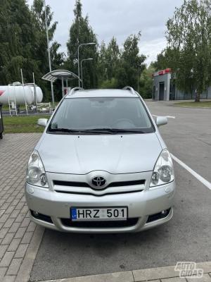 Toyota Corolla Verso 2006 Šauļi, ar dzinēja tilpumu 2.20 L un nobraukumu 233 tūkst. km par 1800 €, foto 4 vietnē AUTOMOTO.COM.LV