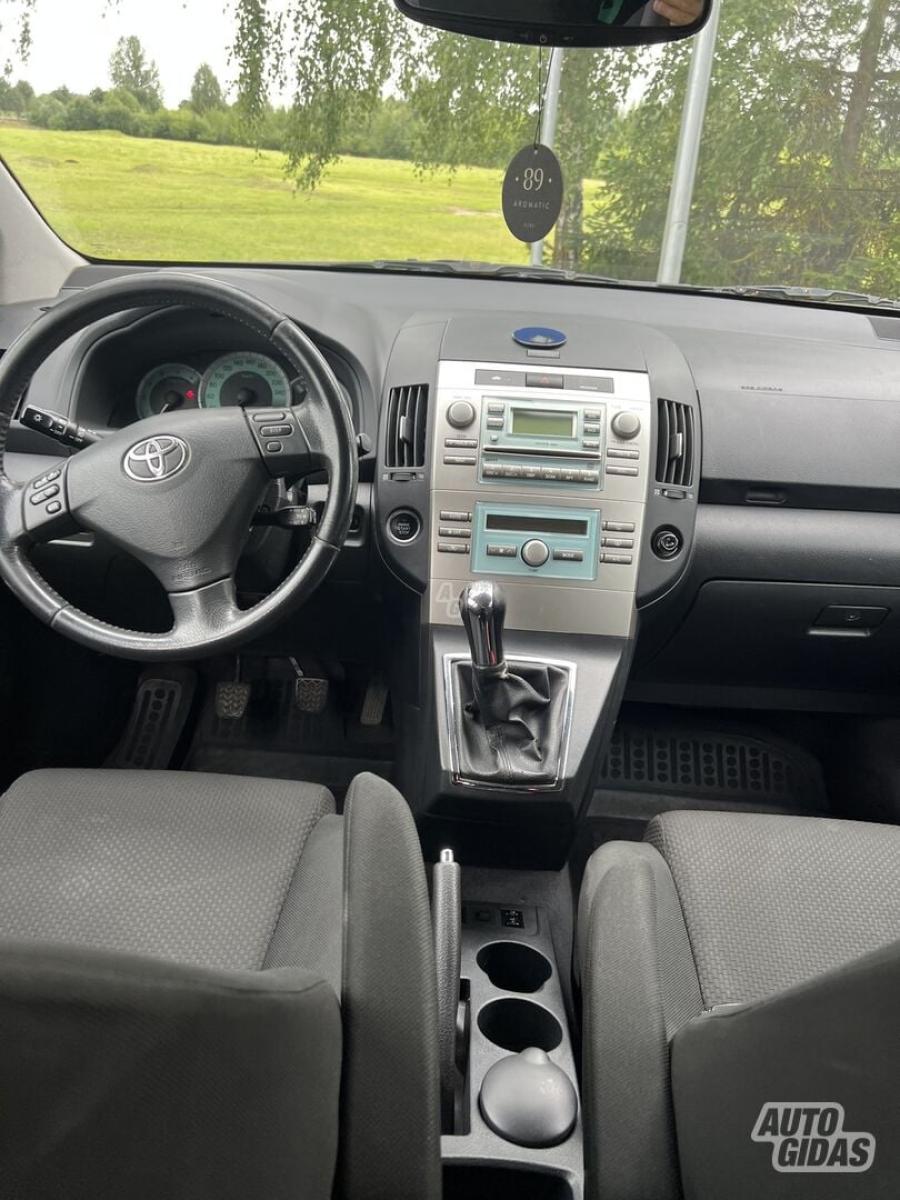 Toyota Corolla Verso 2006 Šauļi, ar dzinēja tilpumu 2.20 L un nobraukumu 233 tūkst. km par 1800 €, foto 7 vietnē AUTOMOTO.COM.LV