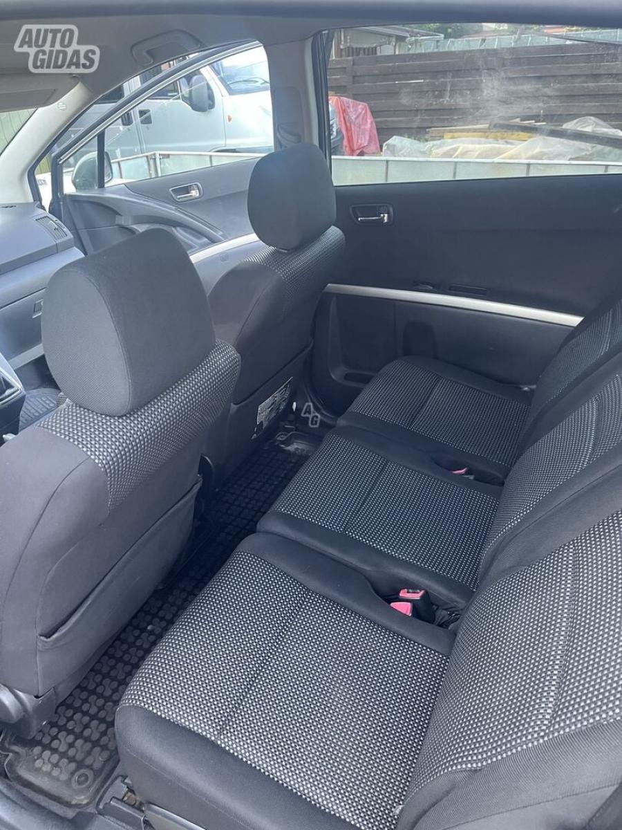 Toyota Corolla Verso 2006 Panevēža, ar dzinēja tilpumu 2.20 L un nobraukumu 340 tūkst. km par 2200 €, foto 7 vietnē AUTOMOTO.COM.LV