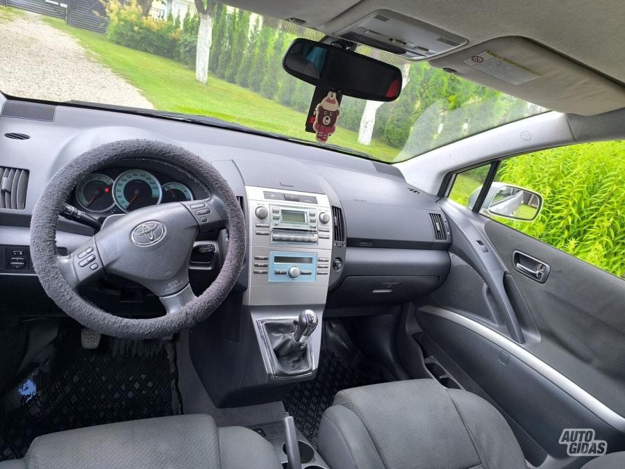 Toyota Corolla Verso 2006 in Utena, with an engine capacity of 2.00 L and mileage of 387 thousand km for 1500 €, photo 11 on AUTOMOTO.COM.LV