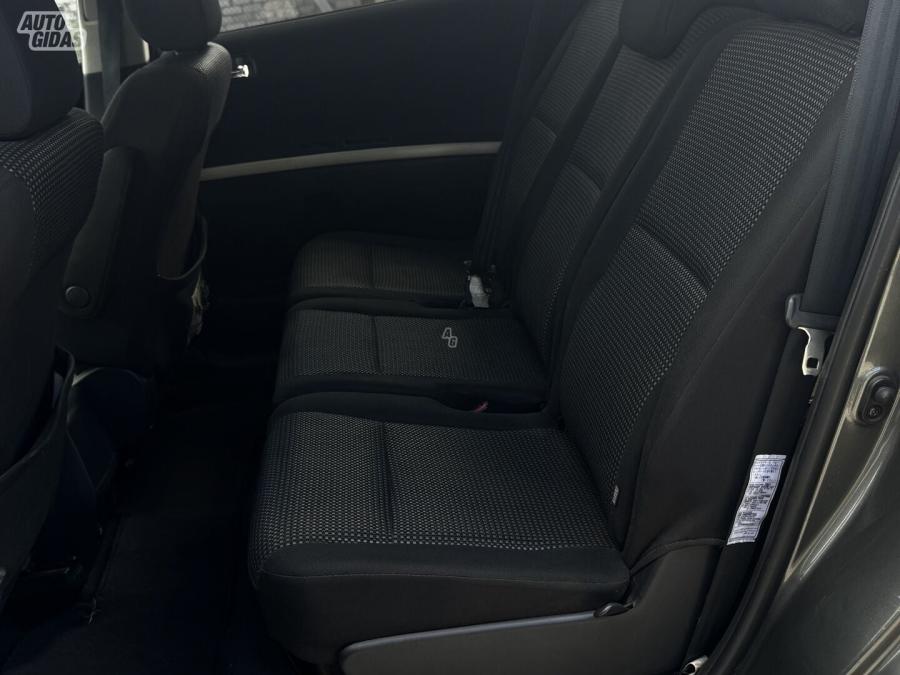 Toyota Corolla Verso 2006 Ukmergė, ar dzinēja tilpumu 2.20 L un nobraukumu 376 tūkst. km par 2150 €, foto 9 vietnē AUTOMOTO.COM.LV