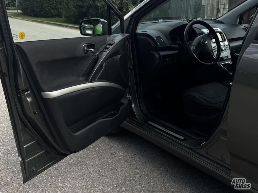 Toyota Corolla Verso 2006 Ukmergė, ar dzinēja tilpumu 2.20 L un nobraukumu 376 tūkst. km par 2150 €, foto 11 vietnē AUTOMOTO.COM.LV
