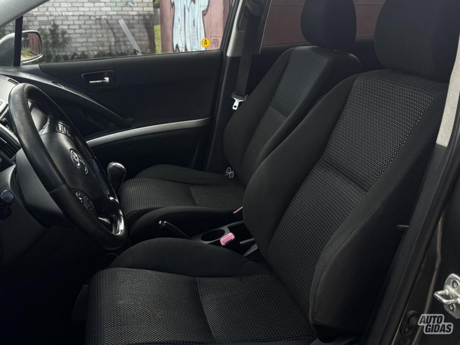 Toyota Corolla Verso 2006 Ukmergė, ar dzinēja tilpumu 2.20 L un nobraukumu 376 tūkst. km par 2150 €, foto 12 vietnē AUTOMOTO.COM.LV