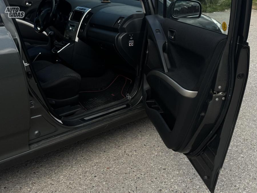 Toyota Corolla Verso 2006 Ukmergė, ar dzinēja tilpumu 2.20 L un nobraukumu 376 tūkst. km par 2150 €, foto 13 vietnē AUTOMOTO.COM.LV