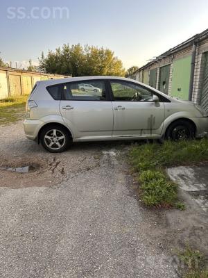 Toyota Corolla Verso 2007 Rīga, ar dzinēja tilpumu 2.20 L un nobraukumu 154 tūkst. km par 1250 €, foto 5 vietnē AUTOMOTO.COM.LV