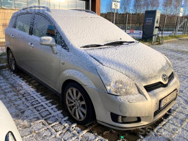 Toyota Corolla Verso 2007 in Ogre, with an engine capacity of 2.20 L and mileage of 291 thousand km for 1788 €, photo 4 on AUTOMOTO.COM.LV