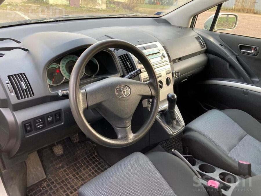 Toyota Corolla Verso 2007 Ogre, ar dzinēja tilpumu 2.20 L un nobraukumu 291 tūkst. km par 1788 €, foto 7 vietnē AUTOMOTO.COM.LV