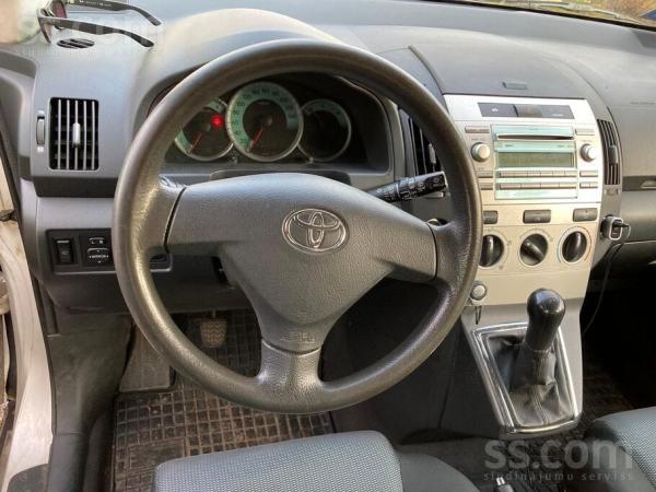 Toyota Corolla Verso 2007 in Ogre, with an engine capacity of 2.20 L and mileage of 291 thousand km for 1788 €, photo 8 on AUTOMOTO.COM.LV