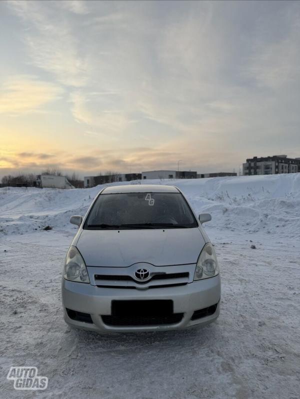 Toyota Corolla Verso 2007 in Vilnius, with an engine capacity of 2.00 L and mileage of 389 thousand km for 1900 €, photo 2 on AUTOMOTO.COM.LV
