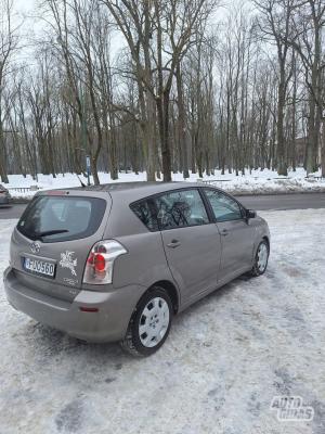 Toyota Corolla Verso 2007 in Klaipeda, with an engine capacity of 2.00 L and mileage of 290 thousand km for 1250 €, photo 3 on AUTOMOTO.COM.LV