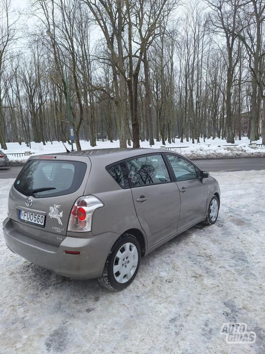 Toyota Corolla Verso 2007 in Klaipeda, with an engine capacity of 2.00 L and mileage of 290 thousand km for 1250 €, photo 3 on AUTOMOTO.COM.LV