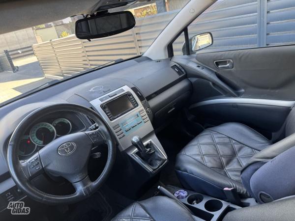 Toyota Corolla Verso 2007 Viļņa, ar dzinēja tilpumu 2.20 L un nobraukumu 220 tūkst. km par 1350 €, foto 3 vietnē AUTOMOTO.COM.LV