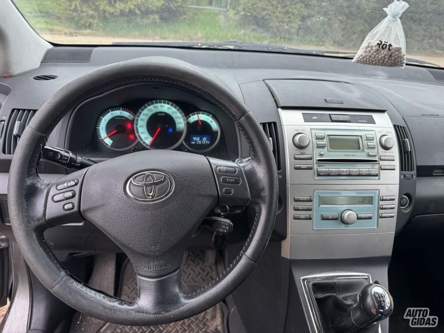 Toyota Corolla Verso 2007 Viļņa, ar dzinēja tilpumu 2.20 L un nobraukumu 251 tūkst. km par 1550 €, foto 11 vietnē AUTOMOTO.COM.LV