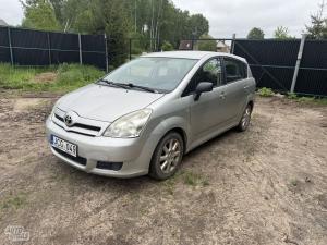 Toyota Corolla Verso 2007 Viļņa, ar dzinēja tilpumu 2.20 L un nobraukumu 350 tūkst. km par 1450 €, foto  vietnē AUTOMOTO.COM.LV