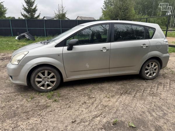 Toyota Corolla Verso 2007 in Vilnius, with an engine capacity of 2.20 L and mileage of 350 thousand km for 1450 €, photo 5 on AUTOMOTO.COM.LV