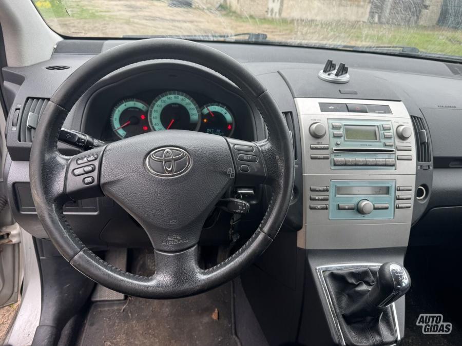 Toyota Corolla Verso 2007 Viļņa, ar dzinēja tilpumu 2.20 L un nobraukumu 350 tūkst. km par 1450 €, foto 11 vietnē AUTOMOTO.COM.LV