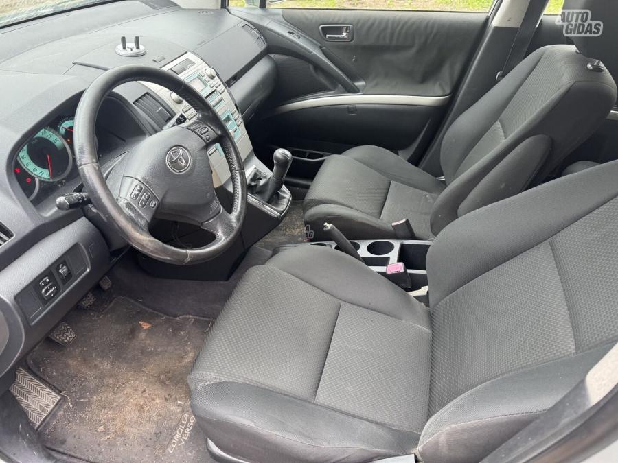 Toyota Corolla Verso 2007 Viļņa, ar dzinēja tilpumu 2.20 L un nobraukumu 350 tūkst. km par 1450 €, foto 12 vietnē AUTOMOTO.COM.LV