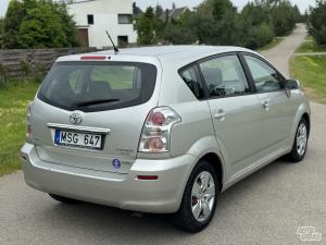 Toyota Corolla Verso 2007 Viļņa, ar dzinēja tilpumu 2.20 L un nobraukumu 236 tūkst. km par 1999 €, foto 4 vietnē AUTOMOTO.COM.LV