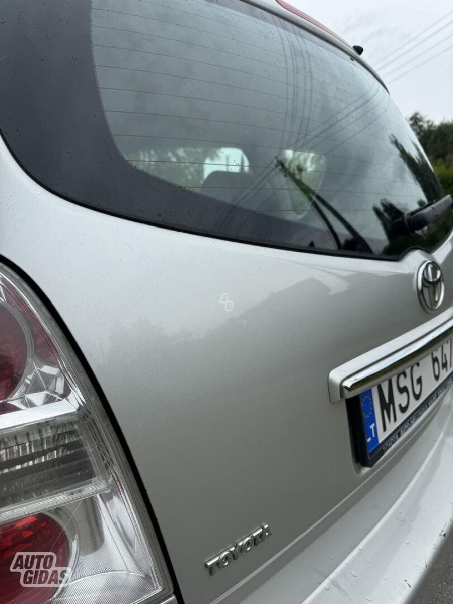 Toyota Corolla Verso 2007 Viļņa, ar dzinēja tilpumu 2.20 L un nobraukumu 236 tūkst. km par 1999 €, foto 13 vietnē AUTOMOTO.COM.LV