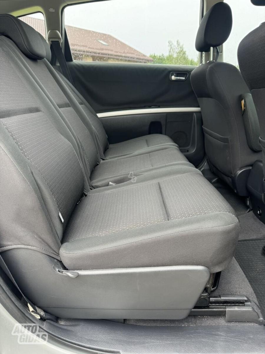 Toyota Corolla Verso 2007 Viļņa, ar dzinēja tilpumu 2.20 L un nobraukumu 236 tūkst. km par 1999 €, foto 14 vietnē AUTOMOTO.COM.LV