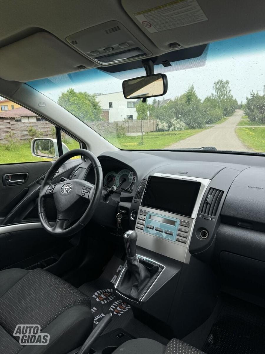 Toyota Corolla Verso 2007 Viļņa, ar dzinēja tilpumu 2.20 L un nobraukumu 236 tūkst. km par 1999 €, foto 15 vietnē AUTOMOTO.COM.LV