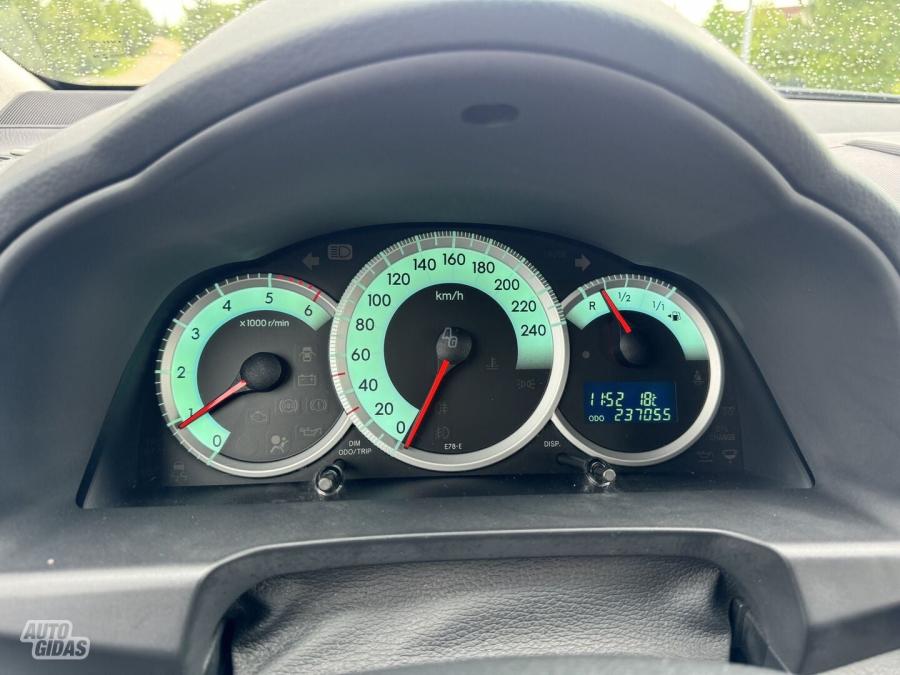 Toyota Corolla Verso 2007 Viļņa, ar dzinēja tilpumu 2.20 L un nobraukumu 236 tūkst. km par 1999 €, foto 18 vietnē AUTOMOTO.COM.LV