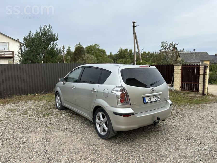Toyota Corolla Verso 2007 Rēzekne, ar dzinēja tilpumu 2.20 L un nobraukumu 377 tūkst. km par 1950 €, foto 4 vietnē AUTOMOTO.COM.LV