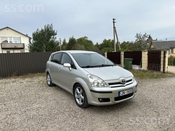 Toyota Corolla Verso 2007 Rēzekne, ar dzinēja tilpumu 2.20 L un nobraukumu 377 tūkst. km par 1950 €, foto 4 vietnē AUTOMOTO.COM.LV