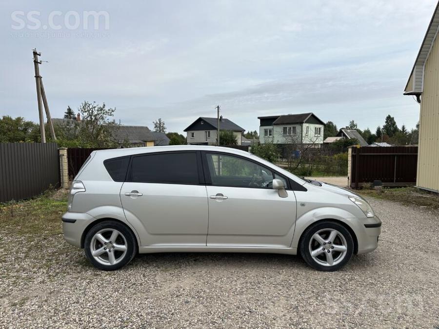 Toyota Corolla Verso 2007 Rēzekne, ar dzinēja tilpumu 2.20 L un nobraukumu 377 tūkst. km par 1950 €, foto 6 vietnē AUTOMOTO.COM.LV