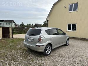 Toyota Corolla Verso 2007 Rēzekne, ar dzinēja tilpumu 2.20 L un nobraukumu 377 tūkst. km par 1950 €, foto 7 vietnē AUTOMOTO.COM.LV