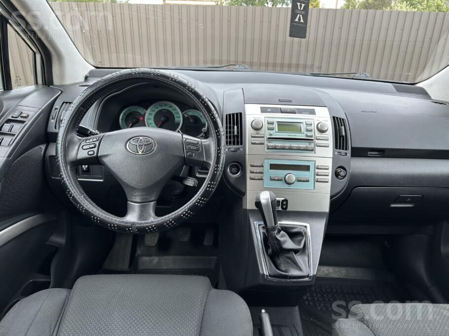 Toyota Corolla Verso 2007 Rēzekne, ar dzinēja tilpumu 2.20 L un nobraukumu 377 tūkst. km par 1950 €, foto 8 vietnē AUTOMOTO.COM.LV