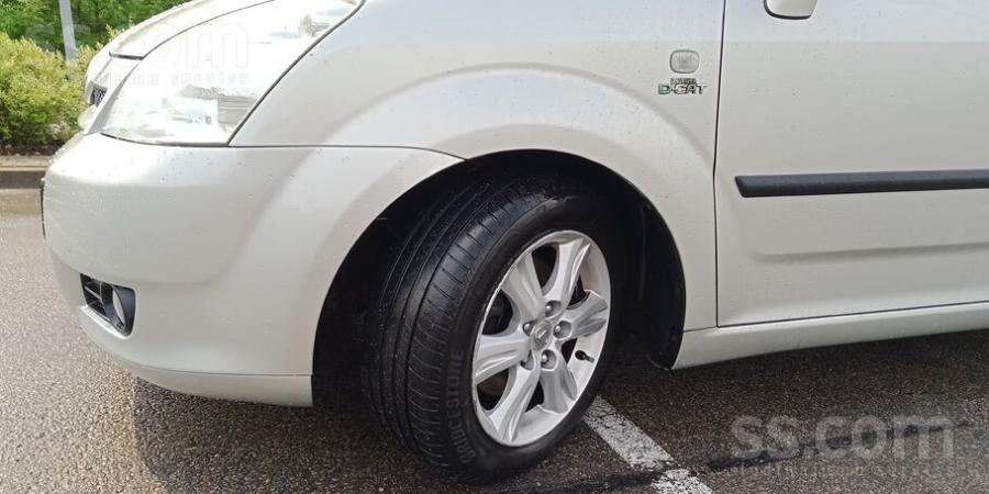 Toyota Corolla Verso 2007 Rīga, ar dzinēja tilpumu 2.20 L un nobraukumu 307 tūkst. km par 1900 €, foto 7 vietnē AUTOMOTO.COM.LV