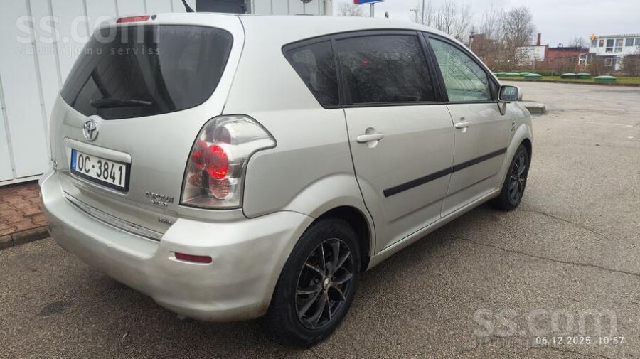Toyota Corolla Verso 2007 in Riga, with an engine capacity of 2.20 L and mileage of 294 thousand km for 1650 €, photo 5 on AUTOMOTO.COM.LV