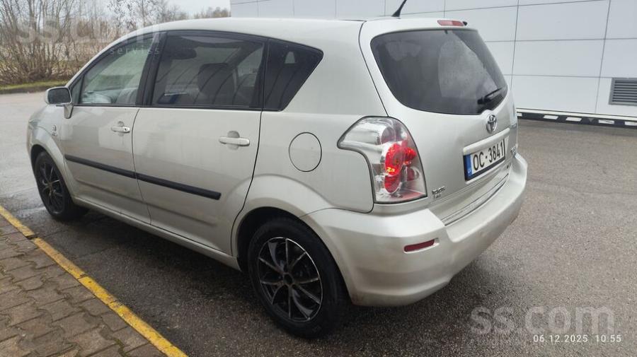 Toyota Corolla Verso 2007 in Riga, with an engine capacity of 2.20 L and mileage of 294 thousand km for 1650 €, photo 6 on AUTOMOTO.COM.LV