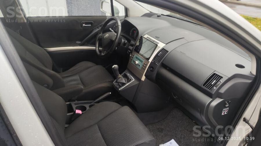 Toyota Corolla Verso 2007 in Riga, with an engine capacity of 2.20 L and mileage of 294 thousand km for 1650 €, photo 7 on AUTOMOTO.COM.LV
