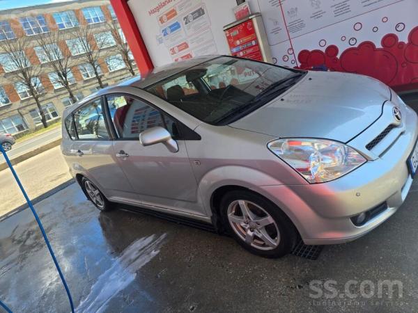 Toyota Corolla Verso 2007 Rīga, ar dzinēja tilpumu 2.20 L un nobraukumu 186 tūkst. km par 1900 €, foto 3 vietnē AUTOMOTO.COM.LV