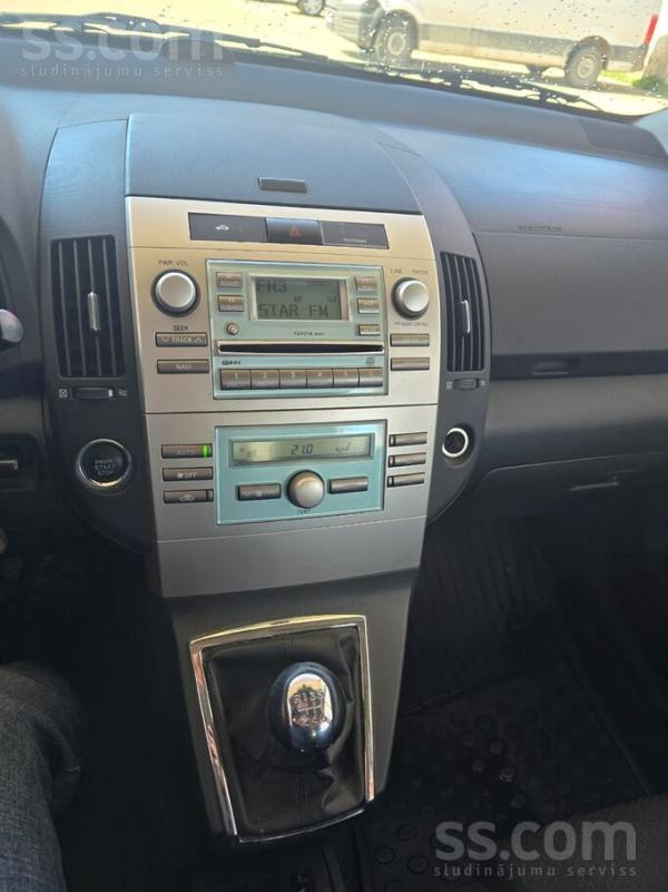 Toyota Corolla Verso 2007 Rīga, ar dzinēja tilpumu 2.20 L un nobraukumu 186 tūkst. km par 1900 €, foto 9 vietnē AUTOMOTO.COM.LV