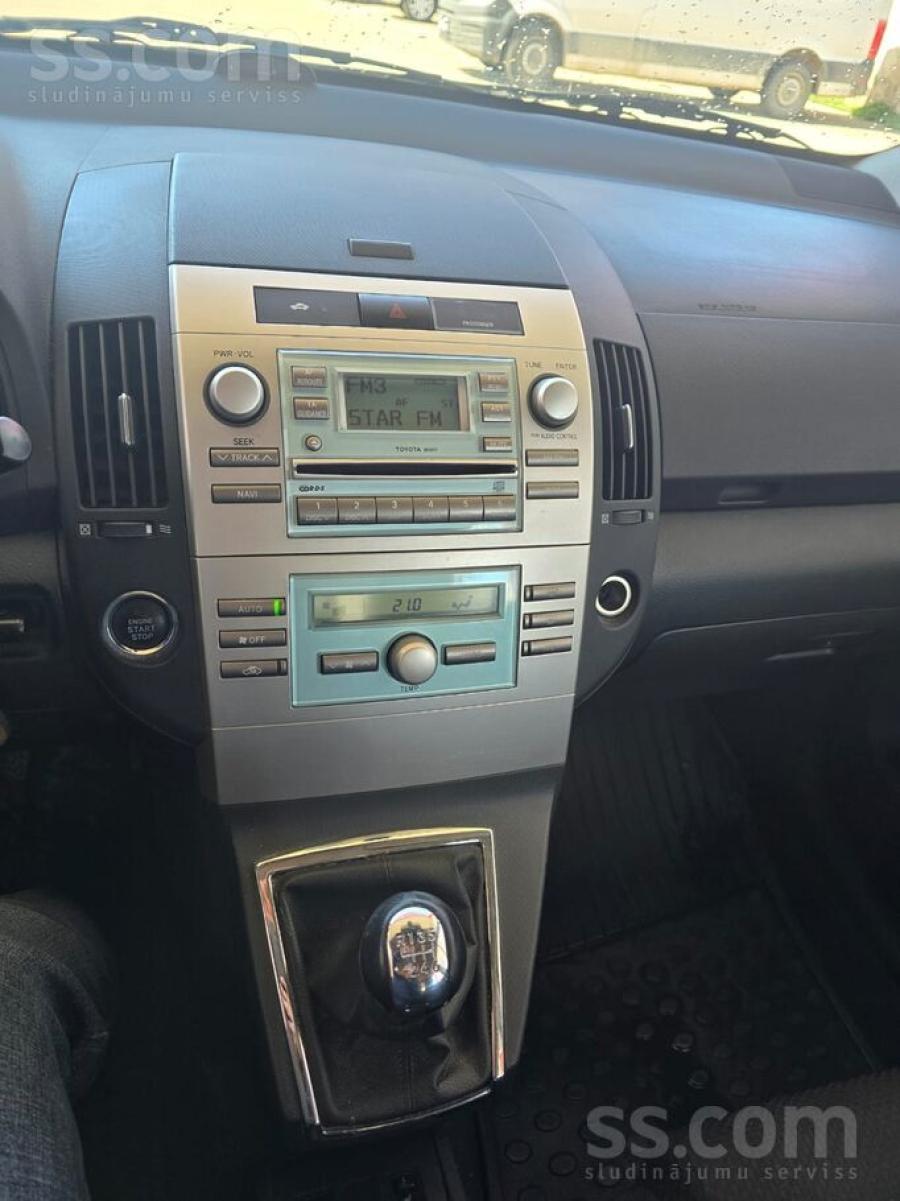 Toyota Corolla Verso 2007 Rīga, ar dzinēja tilpumu 2.20 L un nobraukumu 186 tūkst. km par 1900 €, foto 10 vietnē AUTOMOTO.COM.LV