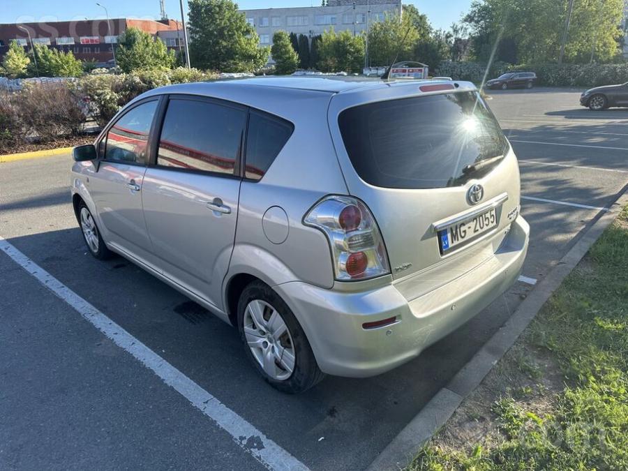Toyota Corolla Verso 2007 Rīga, ar dzinēja tilpumu 2.20 L un nobraukumu 400 tūkst. km par 1695 €, foto 5 vietnē AUTOMOTO.COM.LV