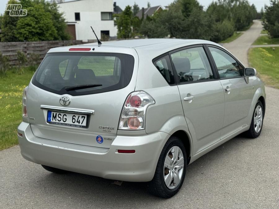 Toyota Corolla Verso 2007 Viļņa, ar dzinēja tilpumu 2.20 L un nobraukumu 239 tūkst. km par 1999 €, foto 4 vietnē AUTOMOTO.COM.LV