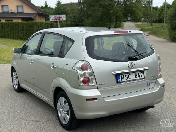 Toyota Corolla Verso 2007 Viļņa, ar dzinēja tilpumu 2.20 L un nobraukumu 239 tūkst. km par 1999 €, foto 4 vietnē AUTOMOTO.COM.LV