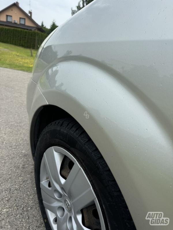 Toyota Corolla Verso 2007 Viļņa, ar dzinēja tilpumu 2.20 L un nobraukumu 239 tūkst. km par 1999 €, foto 7 vietnē AUTOMOTO.COM.LV