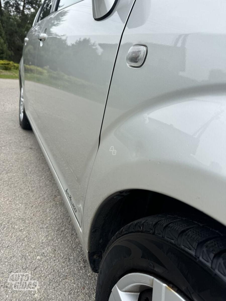 Toyota Corolla Verso 2007 Viļņa, ar dzinēja tilpumu 2.20 L un nobraukumu 239 tūkst. km par 1999 €, foto 9 vietnē AUTOMOTO.COM.LV