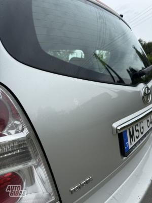 Toyota Corolla Verso 2007 Viļņa, ar dzinēja tilpumu 2.20 L un nobraukumu 239 tūkst. km par 1999 €, foto 13 vietnē AUTOMOTO.COM.LV