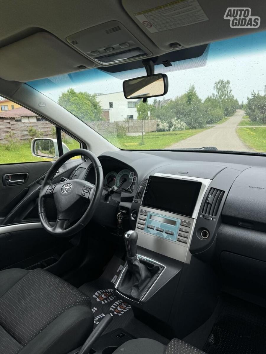 Toyota Corolla Verso 2007 Viļņa, ar dzinēja tilpumu 2.20 L un nobraukumu 239 tūkst. km par 1999 €, foto 14 vietnē AUTOMOTO.COM.LV