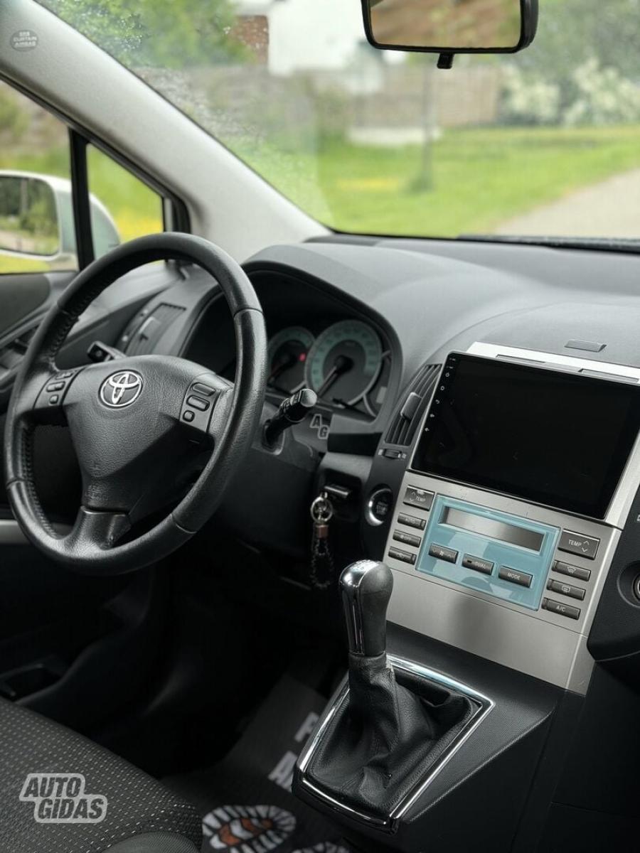 Toyota Corolla Verso 2007 Viļņa, ar dzinēja tilpumu 2.20 L un nobraukumu 239 tūkst. km par 1999 €, foto 15 vietnē AUTOMOTO.COM.LV