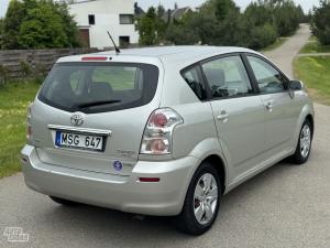 Toyota Corolla Verso 2007 Viļņa, ar dzinēja tilpumu 2.20 L un nobraukumu 236 tūkst. km par 1999 €, foto 4 vietnē AUTOMOTO.COM.LV