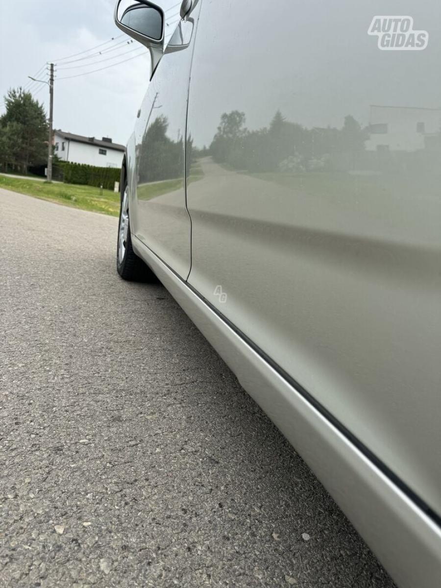 Toyota Corolla Verso 2007 Viļņa, ar dzinēja tilpumu 2.20 L un nobraukumu 236 tūkst. km par 1999 €, foto 7 vietnē AUTOMOTO.COM.LV