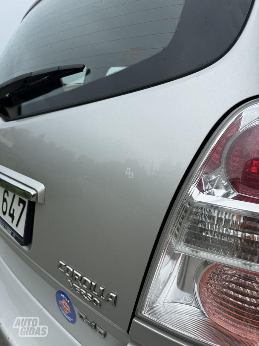 Toyota Corolla Verso 2007 Viļņa, ar dzinēja tilpumu 2.20 L un nobraukumu 236 tūkst. km par 1999 €, foto 12 vietnē AUTOMOTO.COM.LV